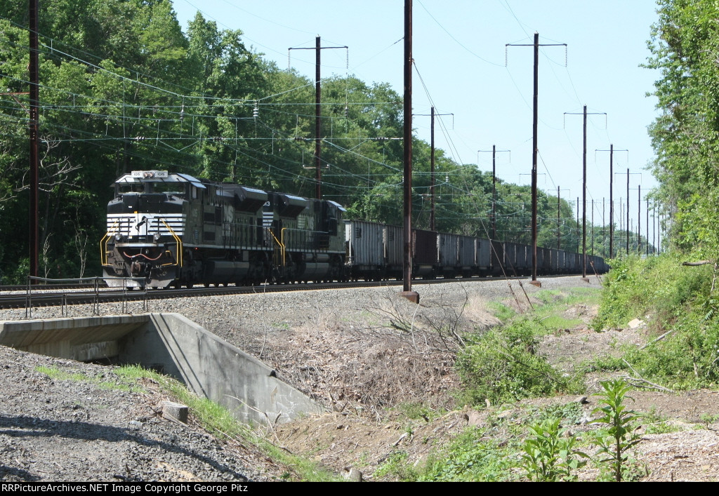 NS 1015 and train 841